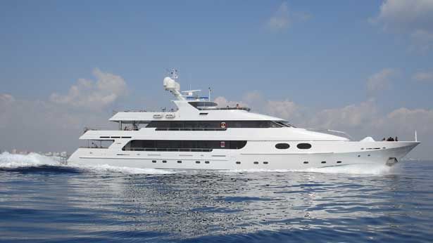 Peter Kehoe offers motor yacht Top Five for charter in Bermuda